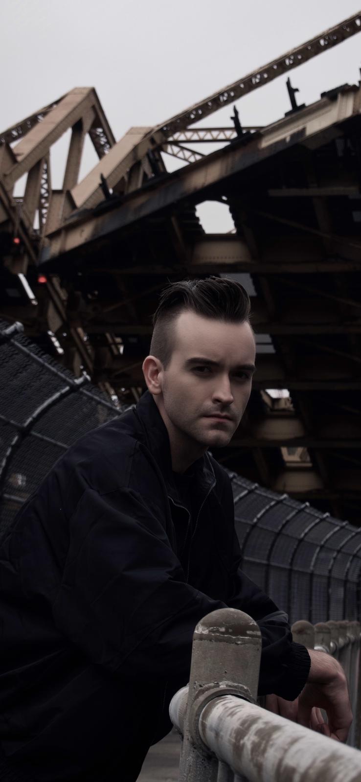 アメリカのDJ/ProducerDËKAYに独占インタビュー – EDM PRESS